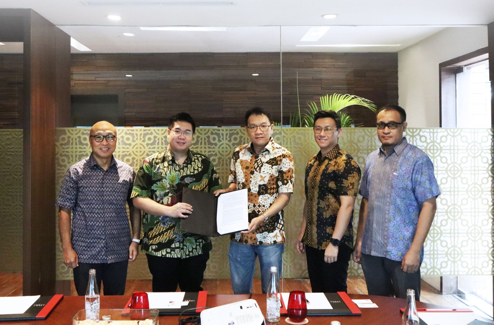 Smart Lamp in Suryacipta City of Industry, Sustainable Development to ...